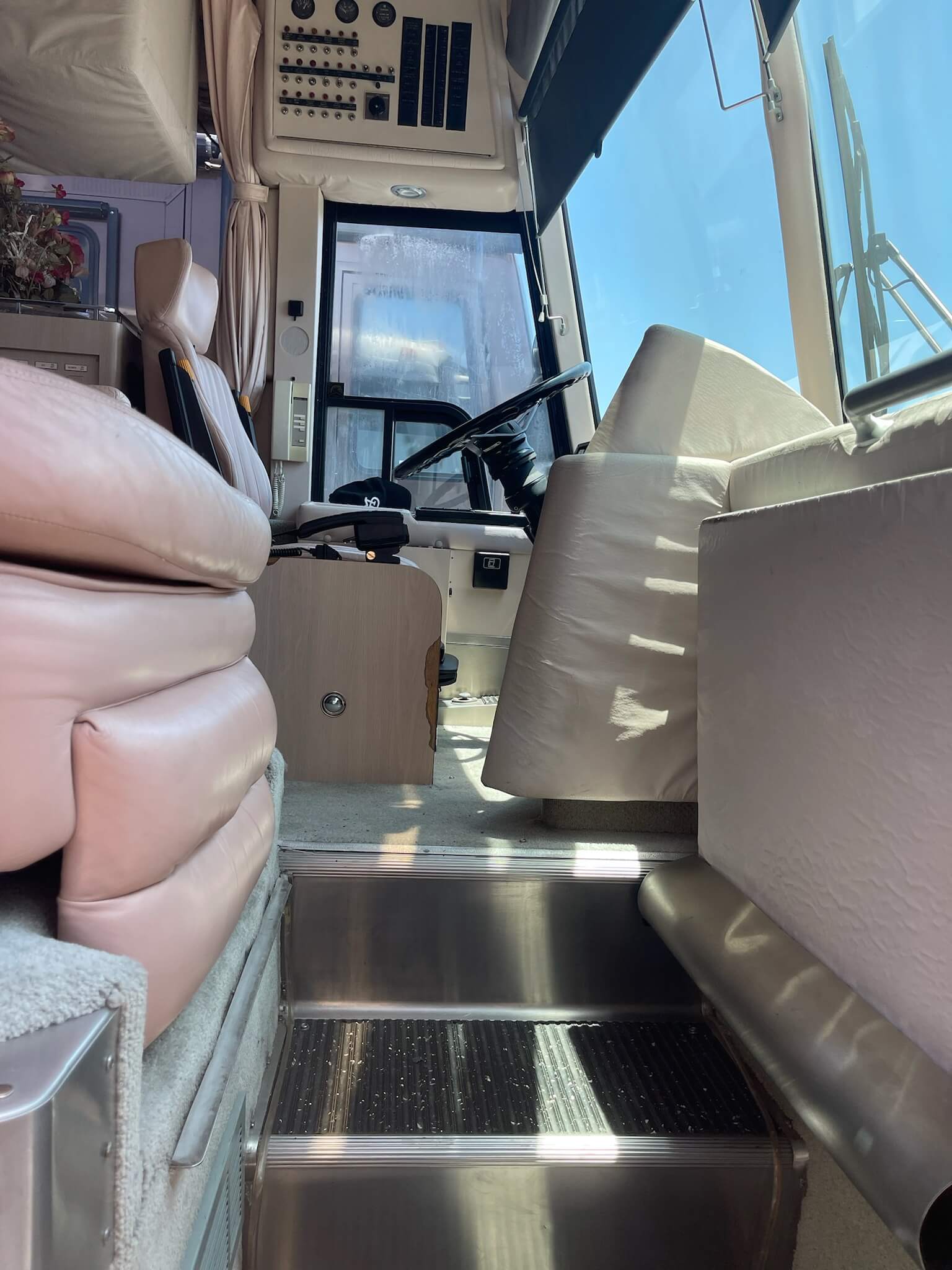 Bus Conversion for Sale - 1989 MCI – 102C3 (8V92 DD)