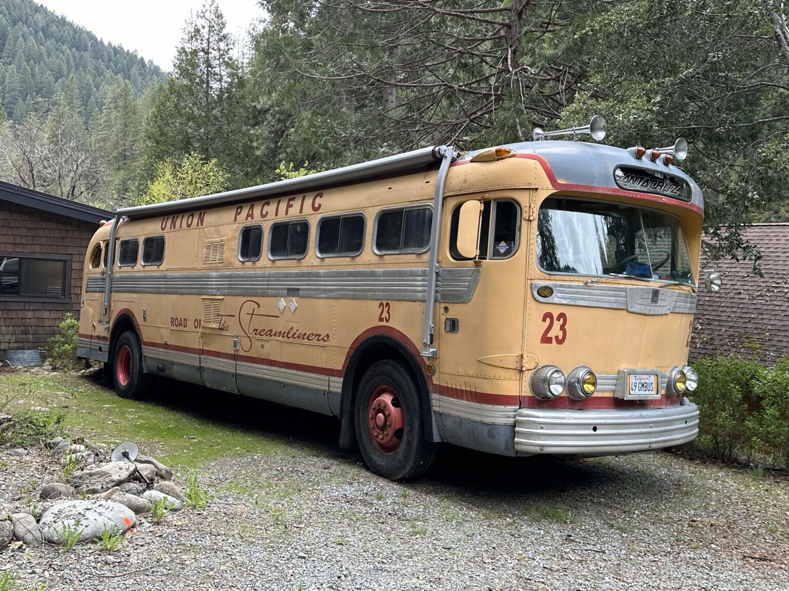 Union Pacific Streamliner #23 - GMC 4101 - BCM